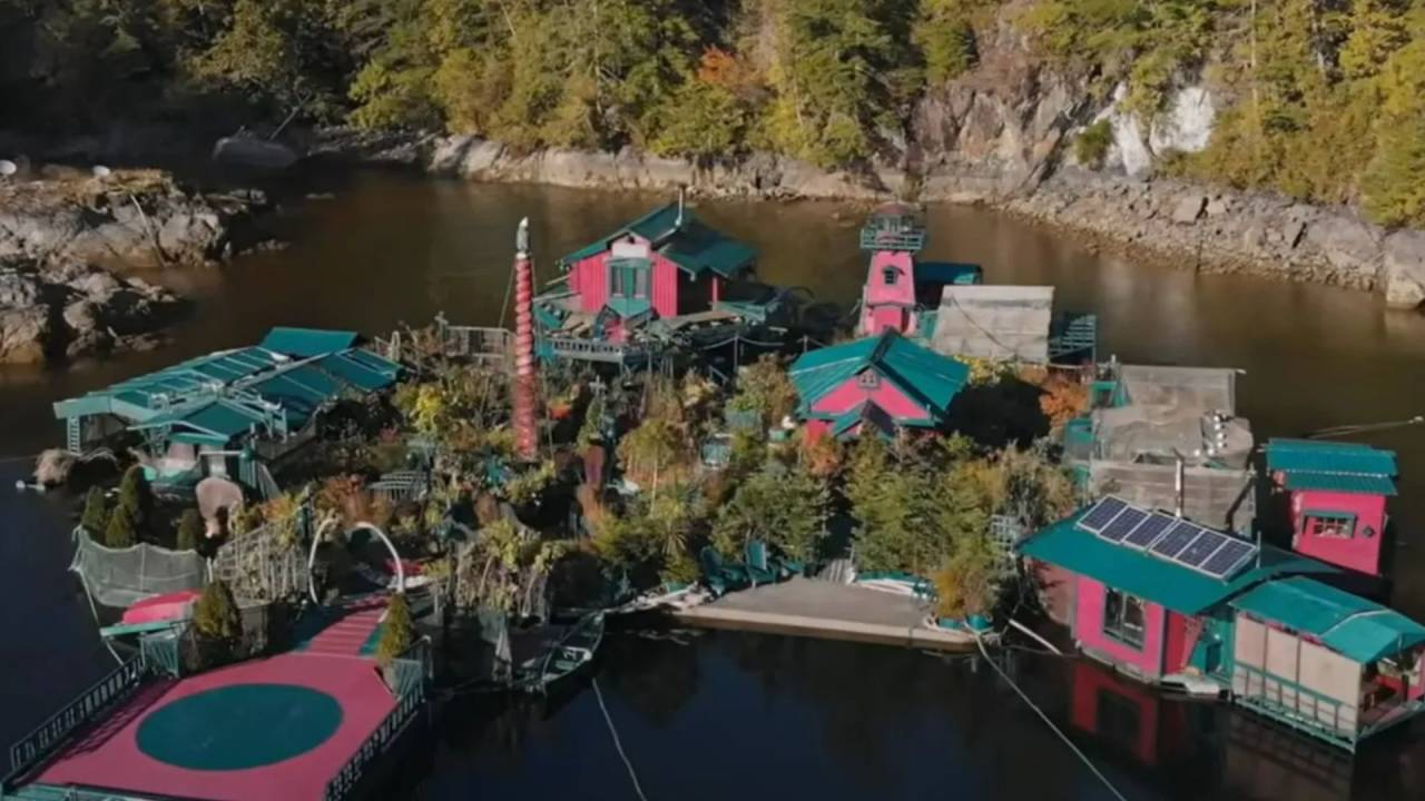 Canadian Couple Live on Amazing Man-Made Floating Complex Miles Away ...