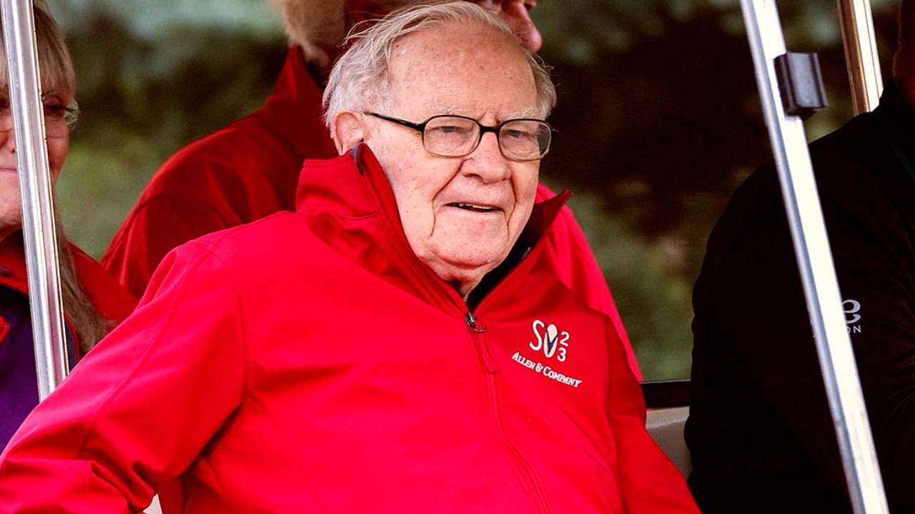 94-Year-Old Warren Buffett Announces Plans to Give Away $147 Billion ...