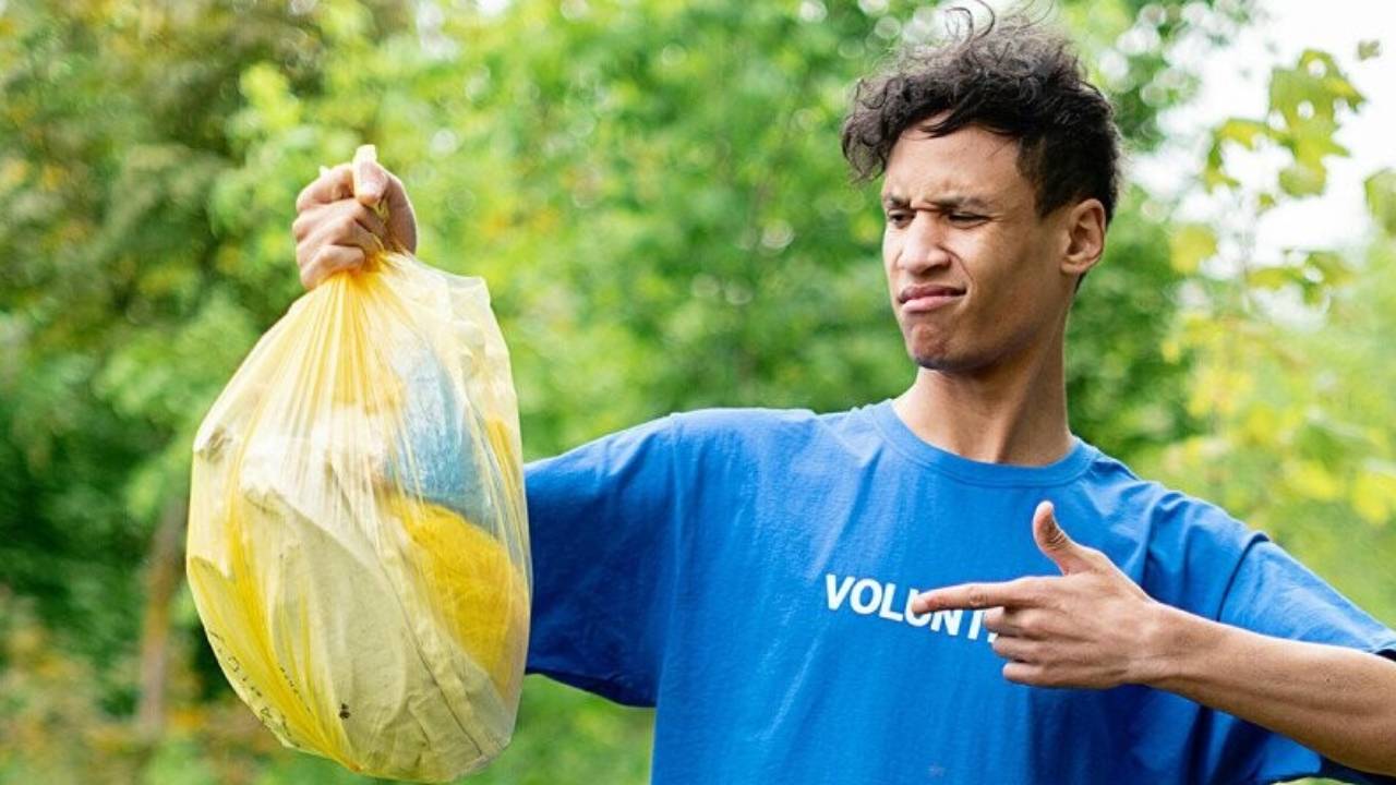 21 Disturbing Things Trash Collectors Found in the Garbage | The Ugly ...