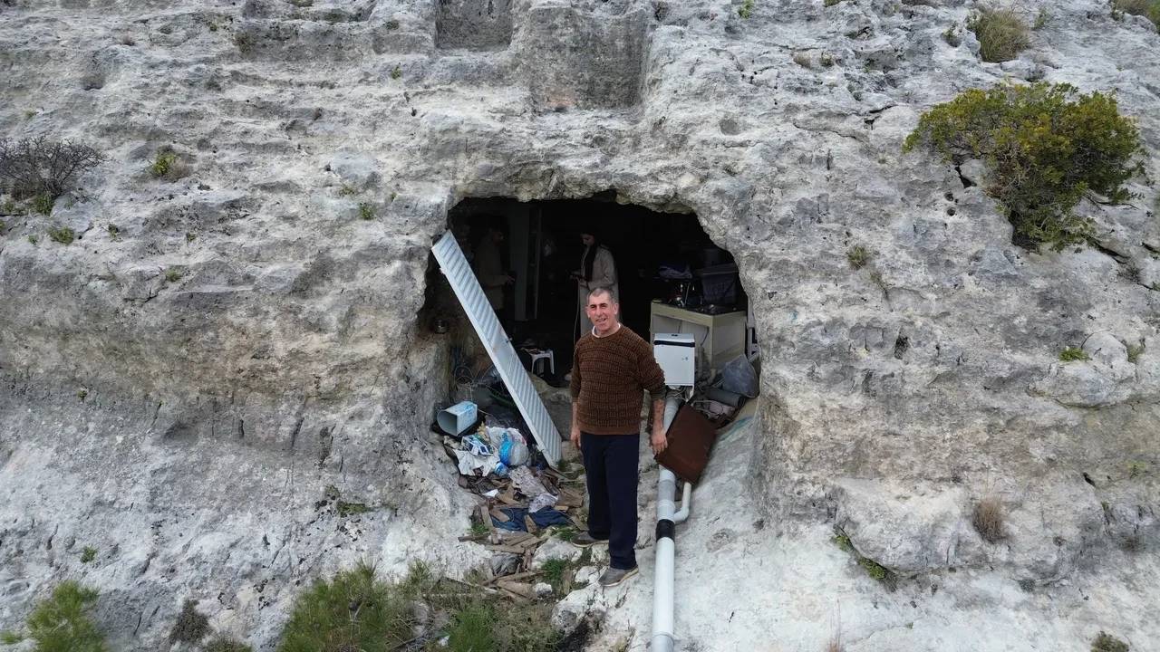 Man Traumatized by Earthquakes Has Been Living in a Cave for 2 Years ...