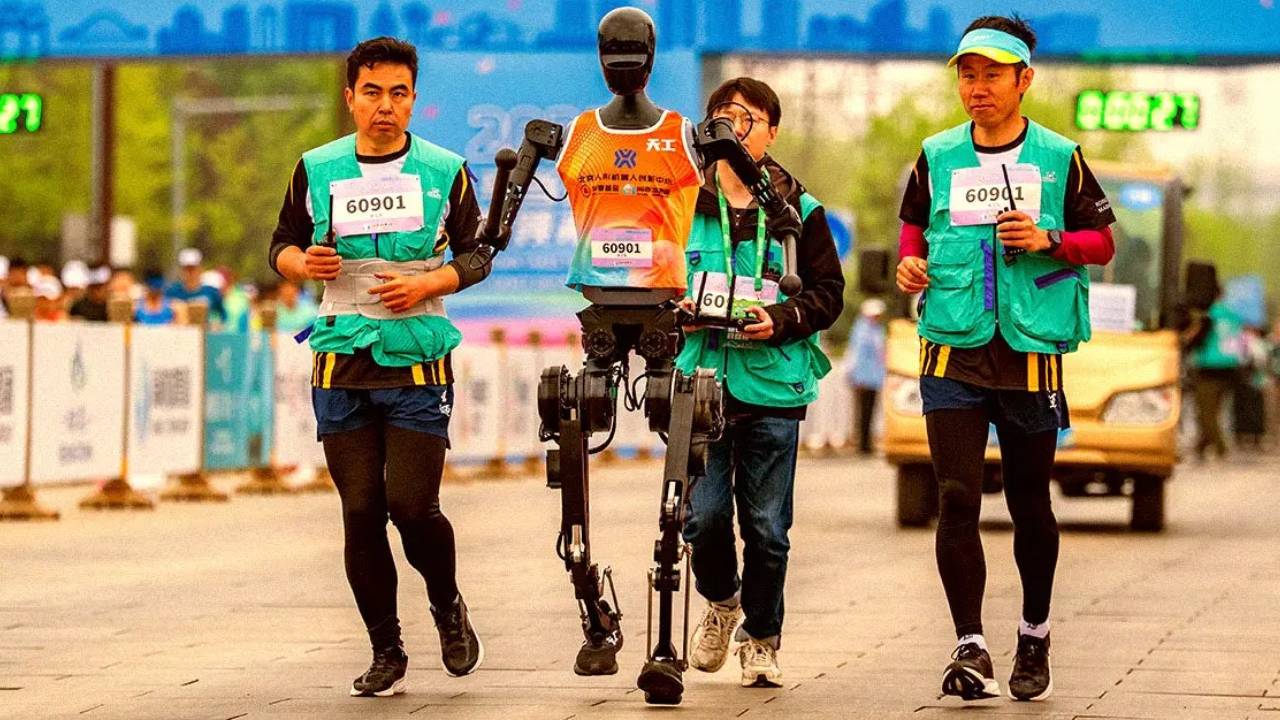 Watching These Humanoid Robots Try to Run a Half Marathon Is Hilarious ...