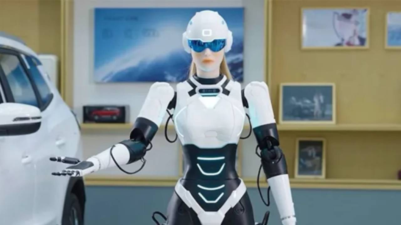 Car Dealership Introduces Humanoid Robot Staff | The Ugly Minute