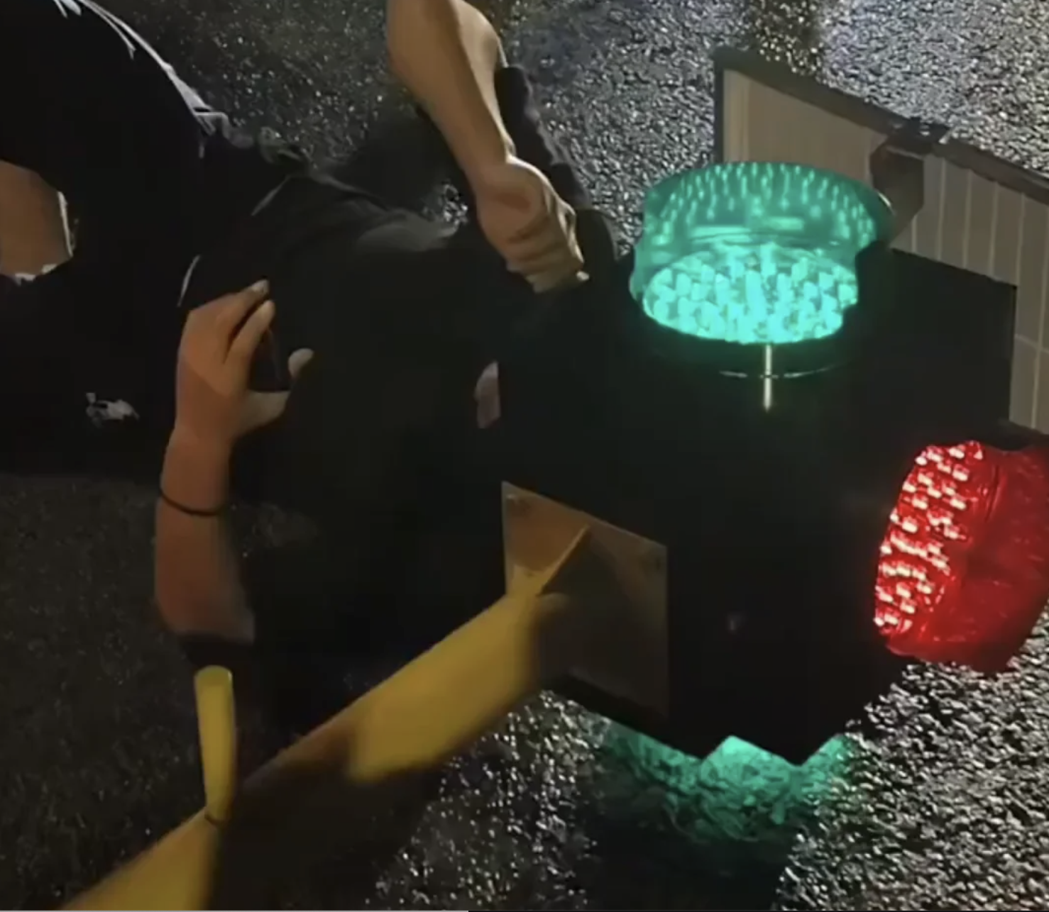 Man Gets Head Stuck in Traffic Light After Crashing into It | The Ugly ...